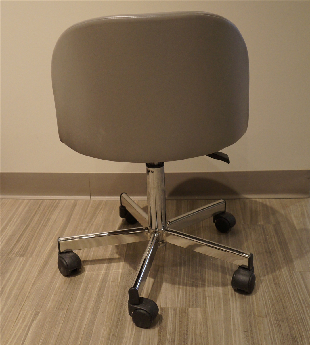 Curve Manicure Technician Stool | Michele Pelafas